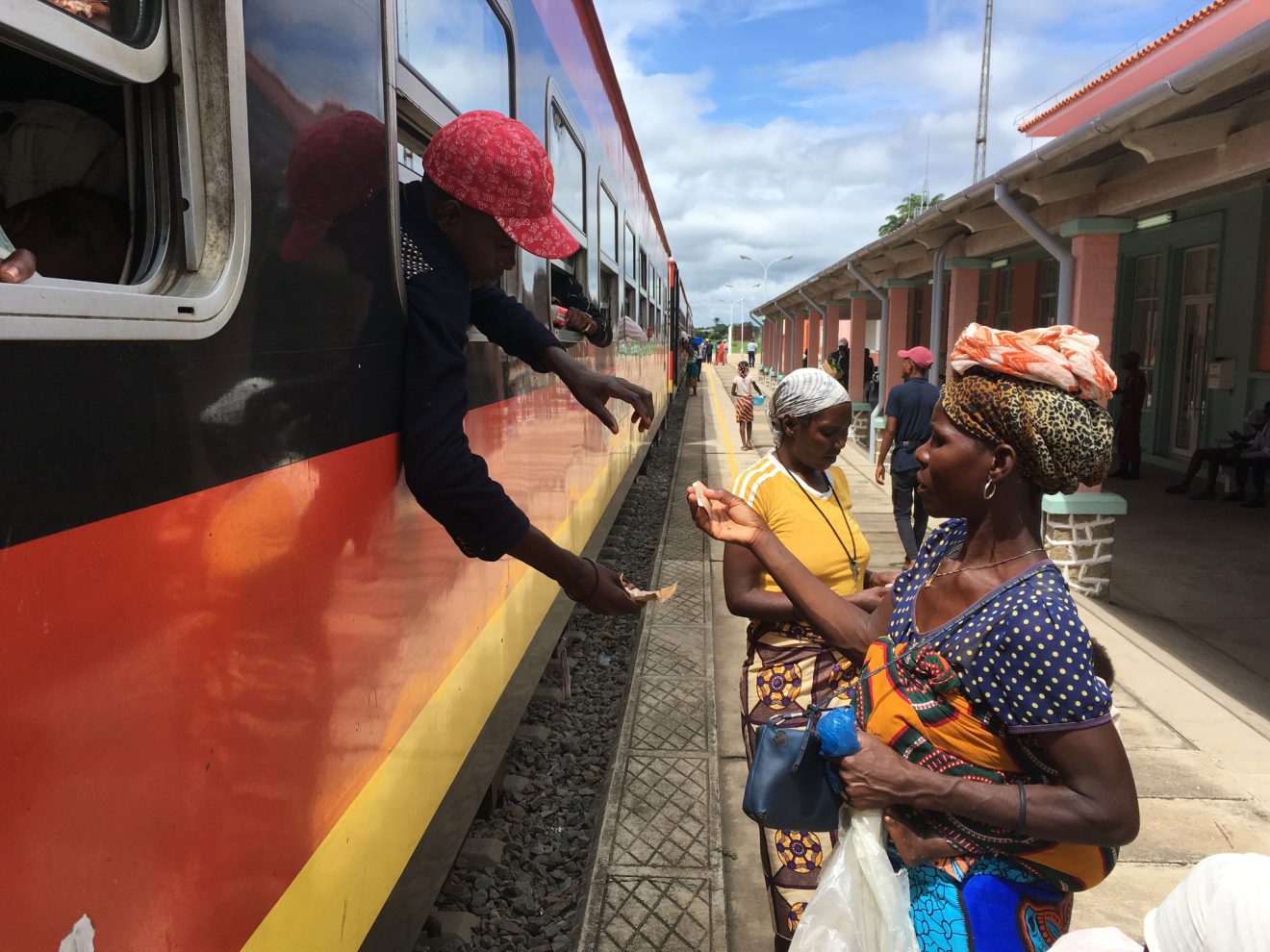CFB to Introduce Social Train on the Benguela–Huambo Route • 360 Angola