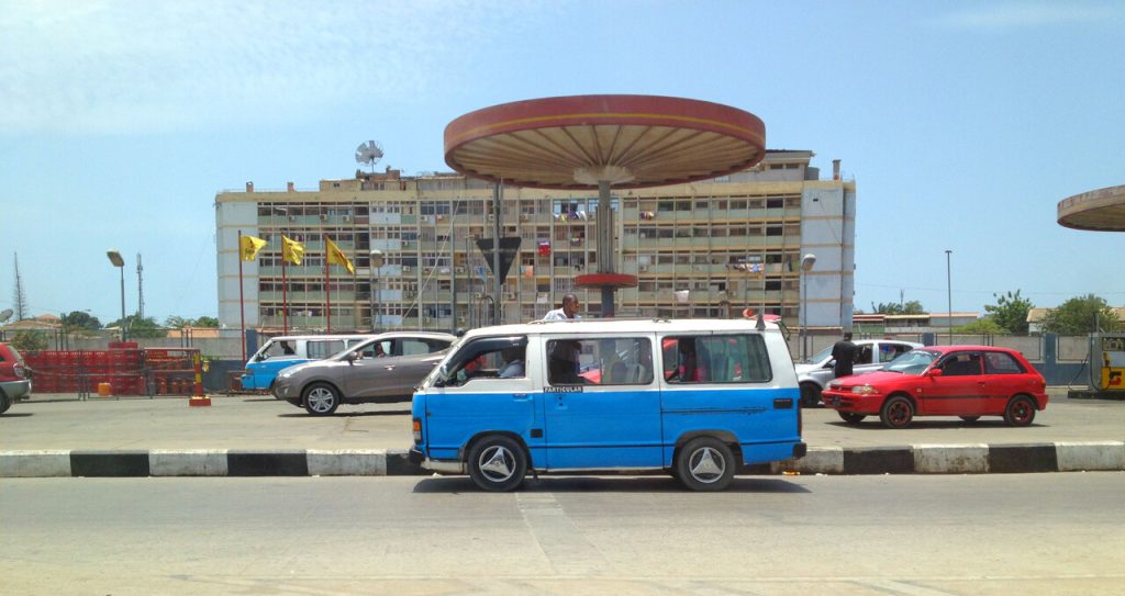 Minibus Taxi Drivers in Luanda "Avoid" Periodic Vehicle Inspections ...