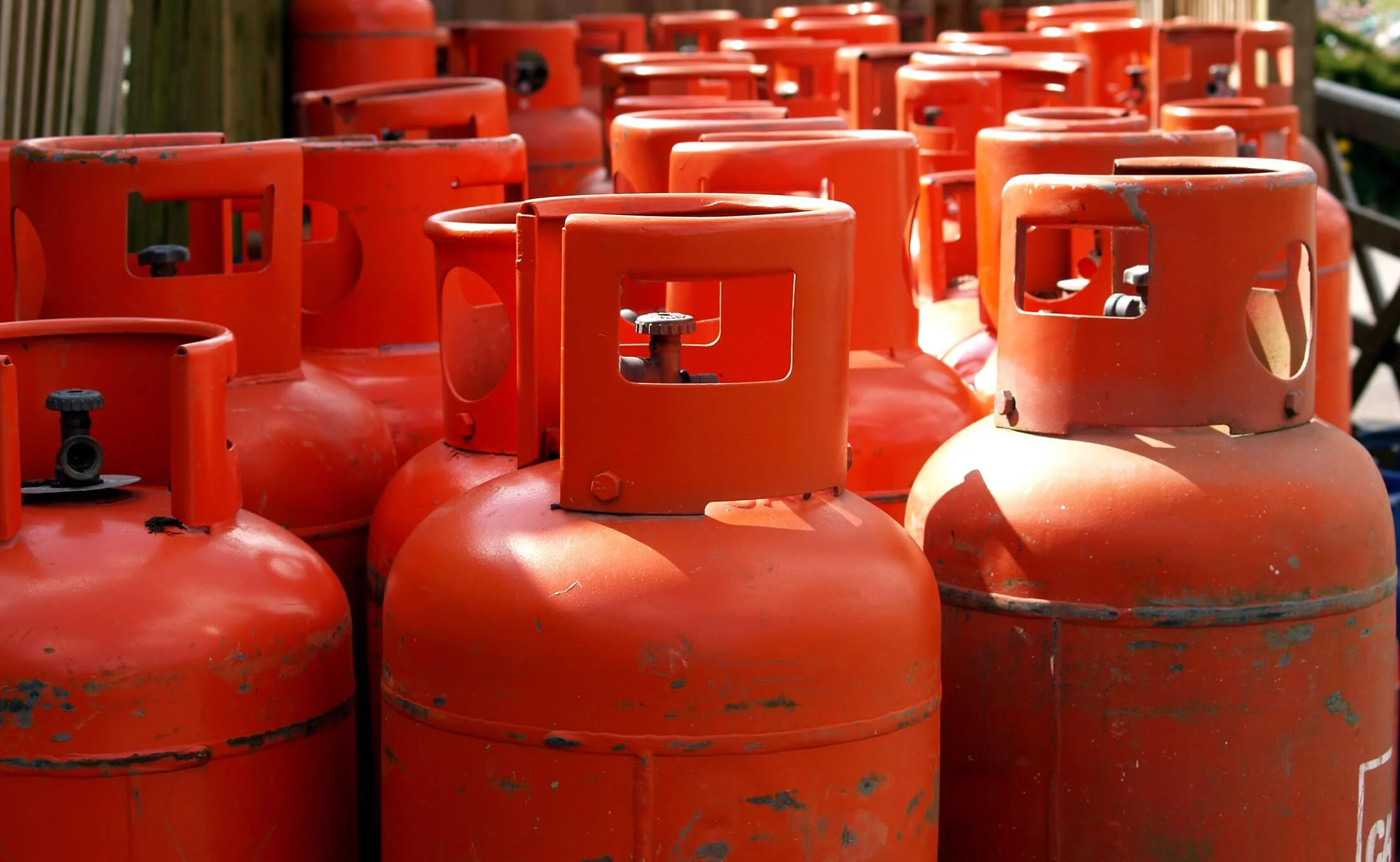 Gas Cylinder Sales Points Experience Crowds, Sonagás Guarantees Sufficient Stock • 360 Angola