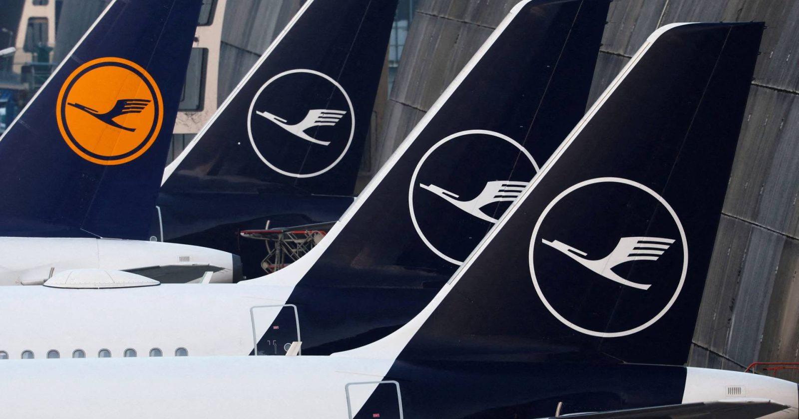 Lufthansa Begins Operations at AIAAN Starting December 13 • 360 Angola