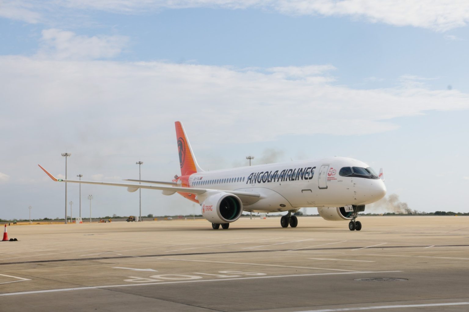 TAAG Strengthens Fleet with Arrival of Airbus A220-300 Aircraft • 360 ...